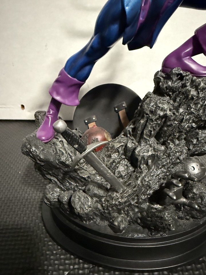 Bowen Marvel (Avengers) Hawkeye Painted Statue #237 of 2,400 RARE from ...