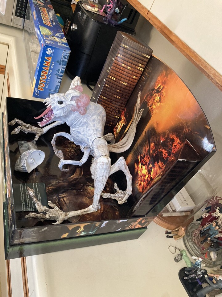 Cloverfield Monster 14" Hasbro Signature Series New Complete Action ...