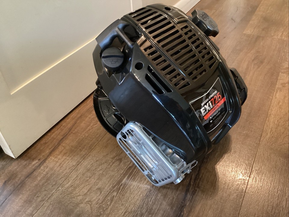 GENUINE Briggs & Stratton 725 EXi 163cc Vertical Shaft Engine #104M02 ...