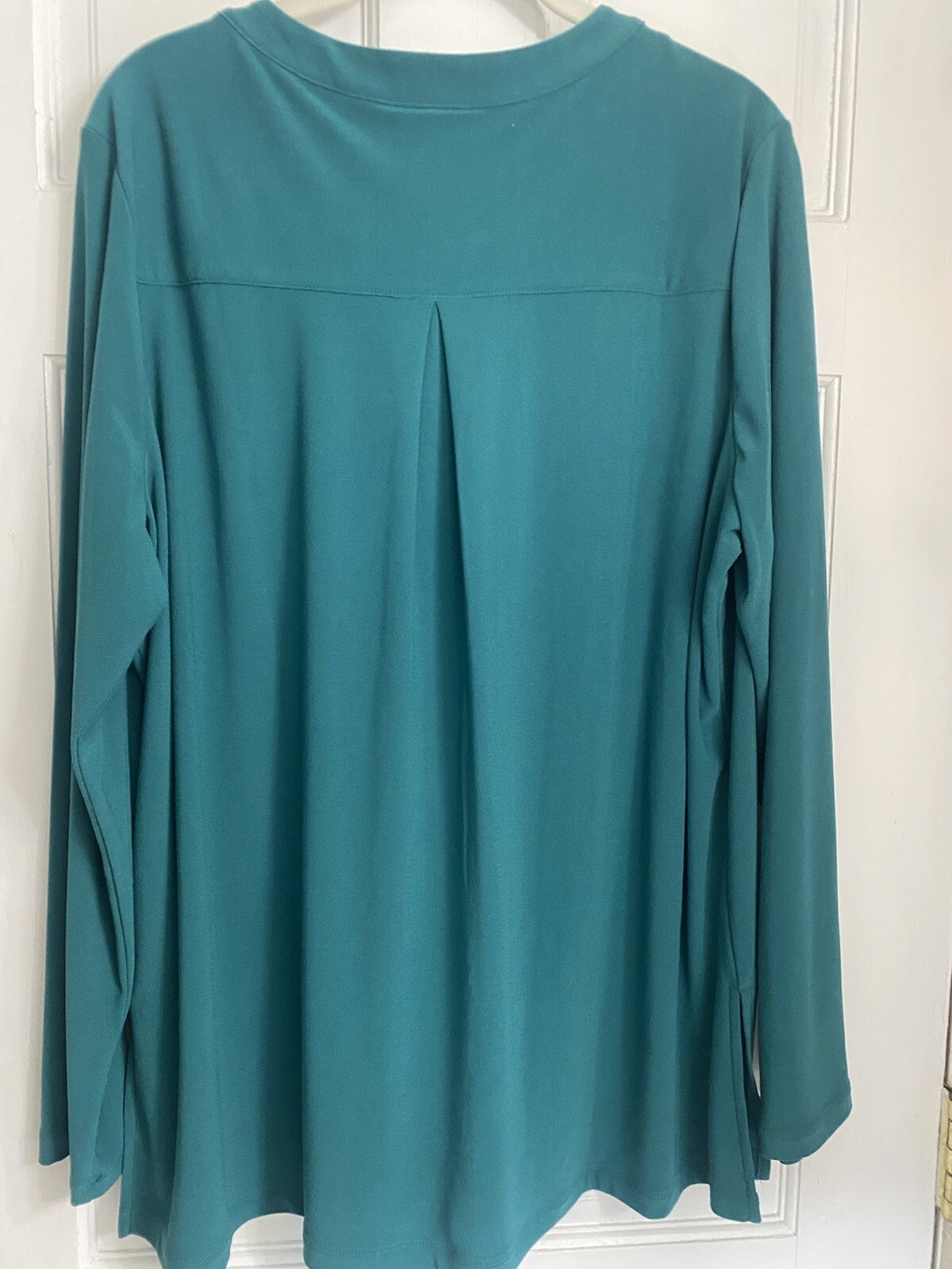 Susan Graver Green Long Sleeves Button Up Gold Colored Accents Very