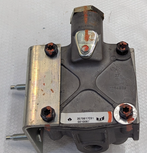 3570617C91 International Genuine Bendix R14 Relay Valve 801591 Air ...