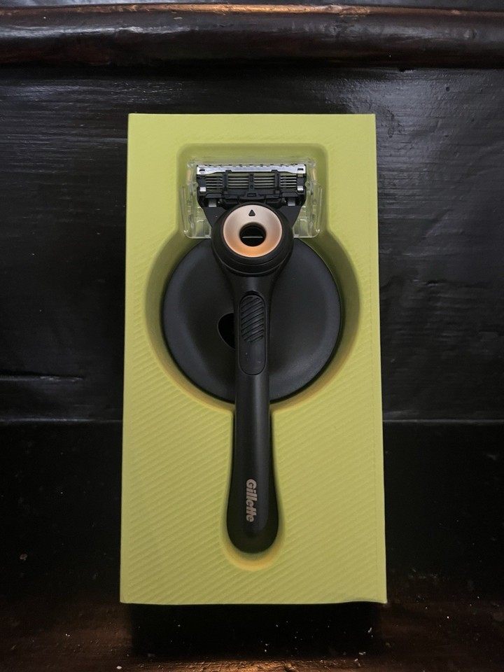 Gillette Labs with Exfoliating Bar Razor - Black/Gold NEW - SEALED ...