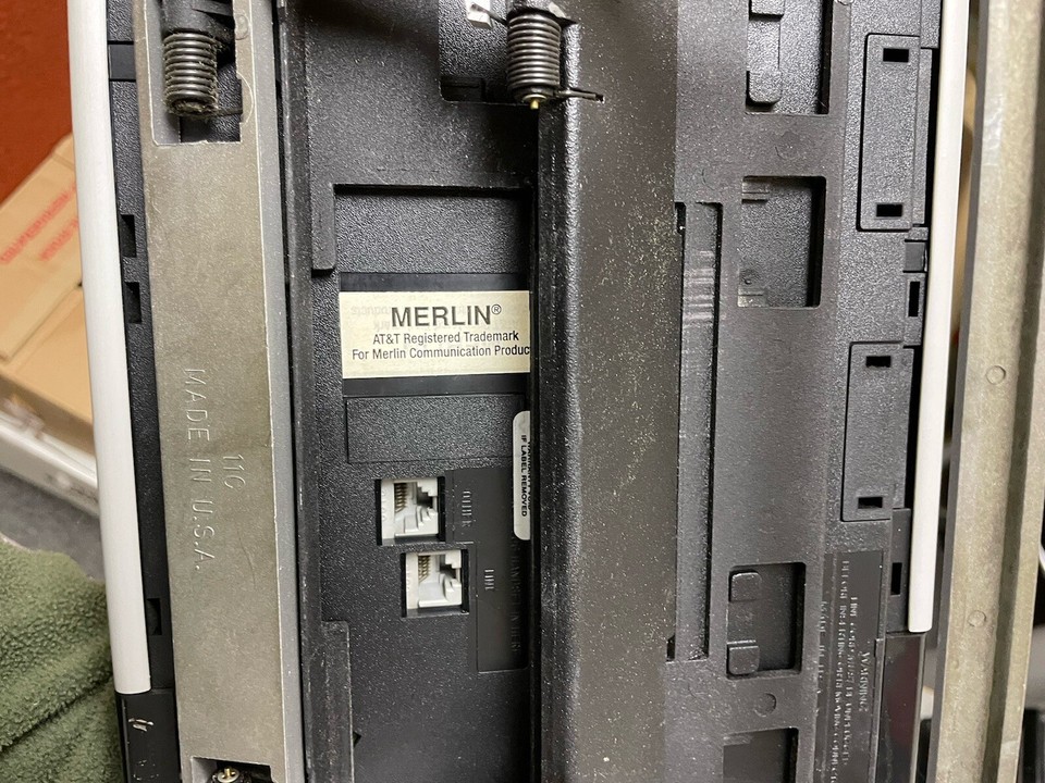 UNMATCHED TECHNOLOGY! AT&T MERLIN PLUS 820D 34 Multi-Line Business ...