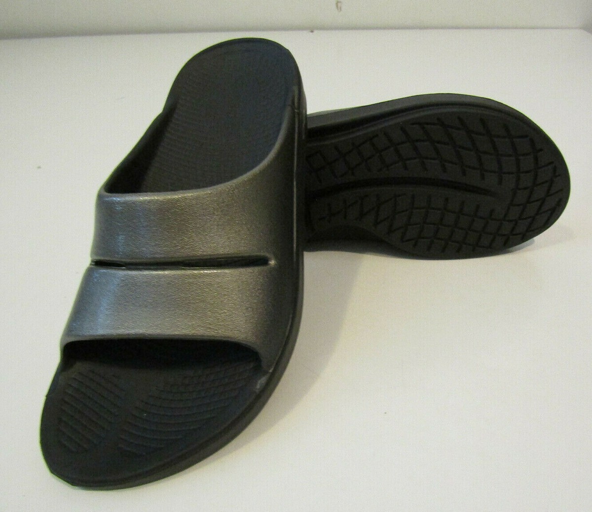 OOFOS Ooahh Luxe Women Black/Latte Slip On Sandals Slides OOFOS Ooahh Luxe Women Black/Latte Slip On Sandals Slides