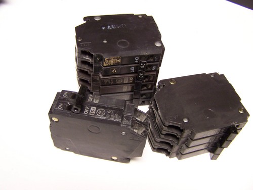 * General Electric 2P .. 15A .. Circuit Breaker / Plug-in THQP215 .. F ...