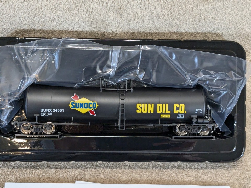Walthers Proto HO SUNX Sunoco 54' 23K Gallon UTLX Funnel Flow Tank Car ...