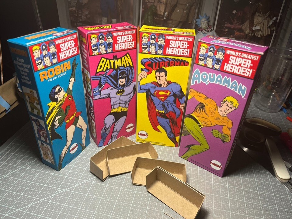 MEGO 8" SOLID BOX SET OF 4 BOXES ONLY BATMAN, ROBIN, SUPERMAN, AQUAMAN ...