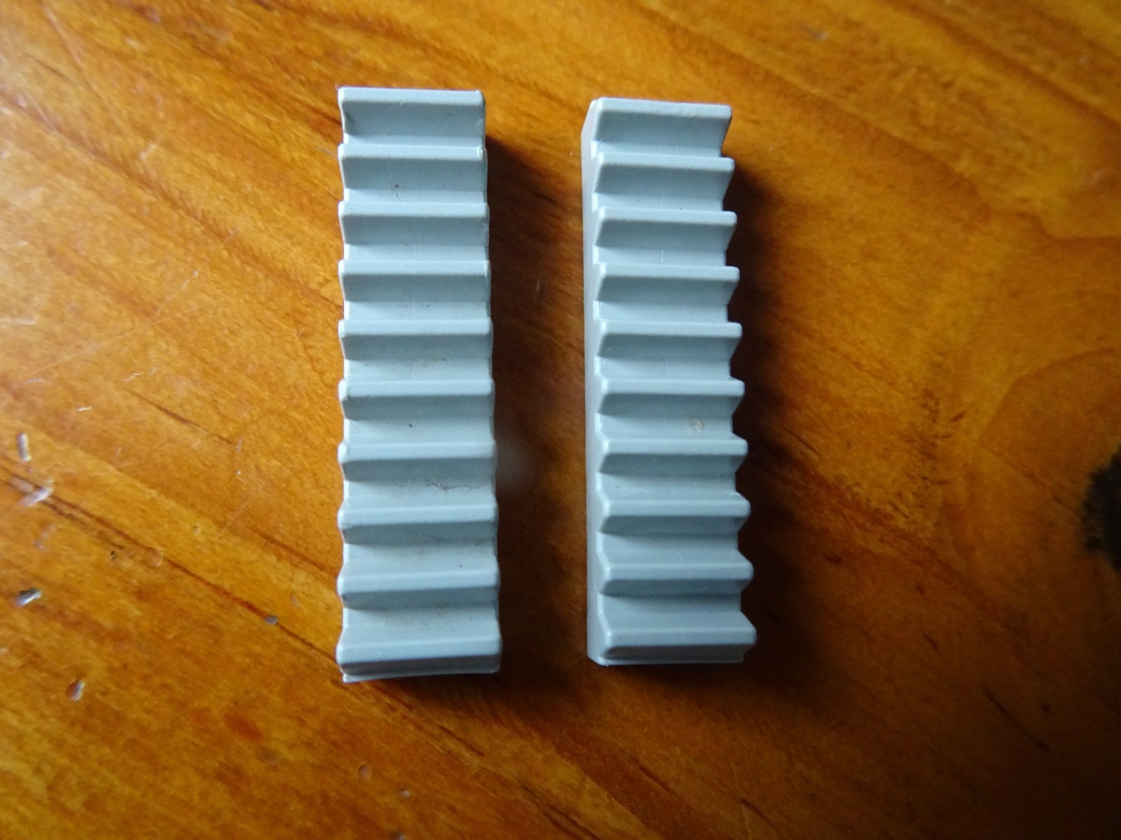 LEGO 3743 LIGHT GREY 1 x 4 TECHNIC GEAR RACK x 2 | eBay