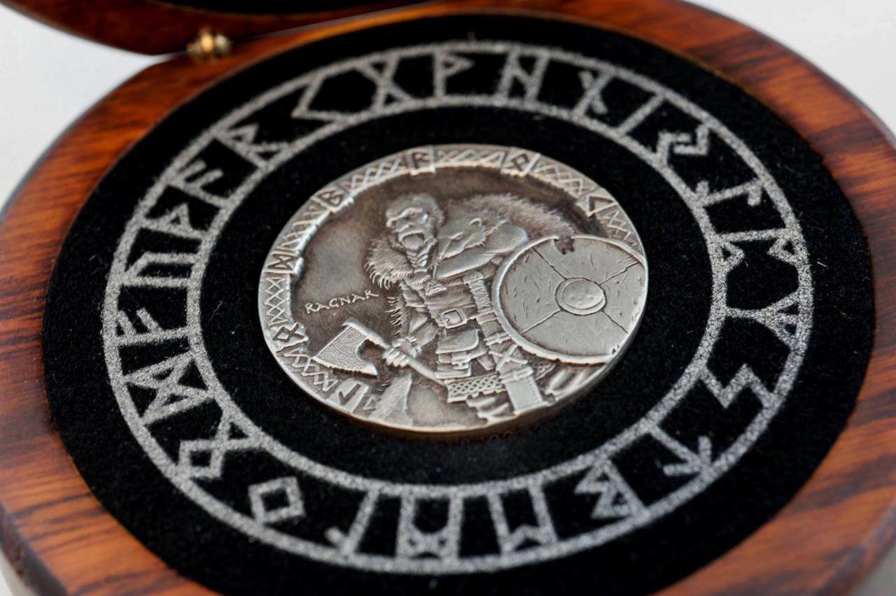 2015 2 oz Silver Coin RAGNAR Viking Series by Scottsdale Mint .999 ...