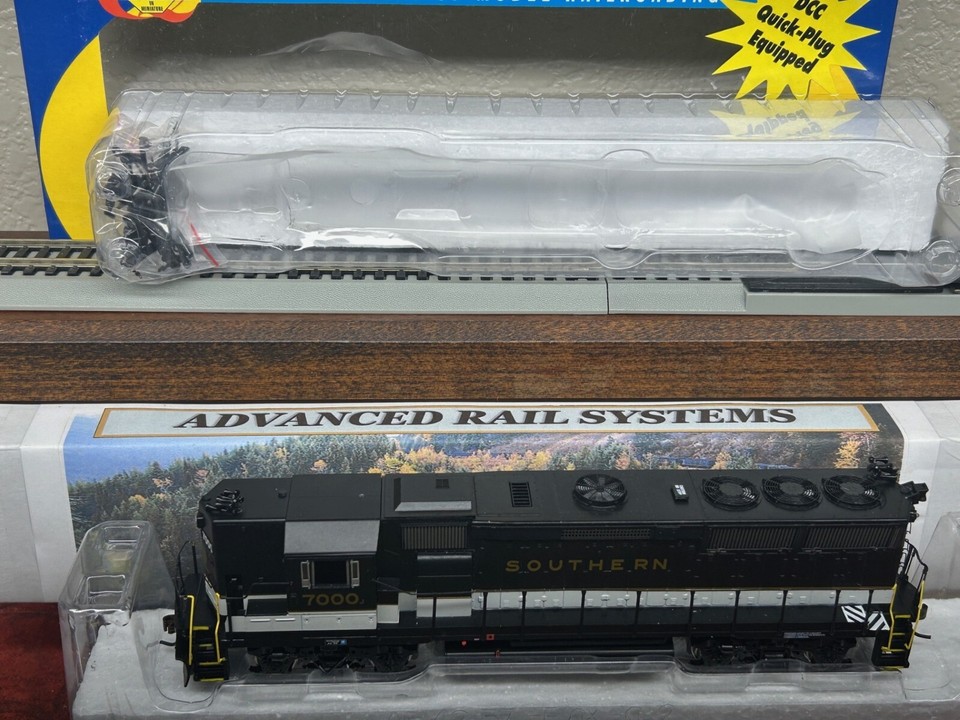 SOUTHERN GP40X HIGH HOOD LOCO DC/DCC ready - HO Scale " GOLD " LETTERS ...