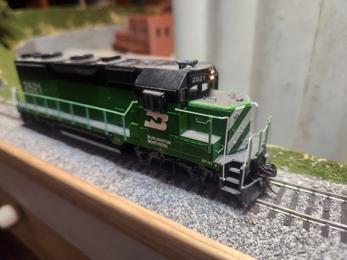 Athearn ReadyToRoll HO Scale EMD GP35, Burlington Northern #2521, DCC-EQUIPPED | eBay