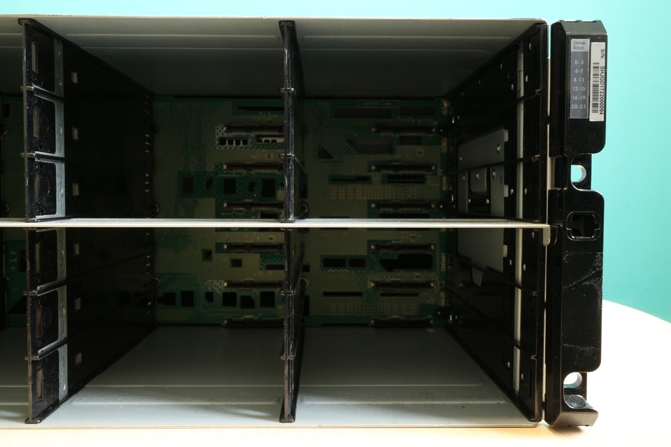 Netapp DS4246 24 LFF Bay Disk Array 2x IOM6 Controllers 2x PSUs No Ears ...