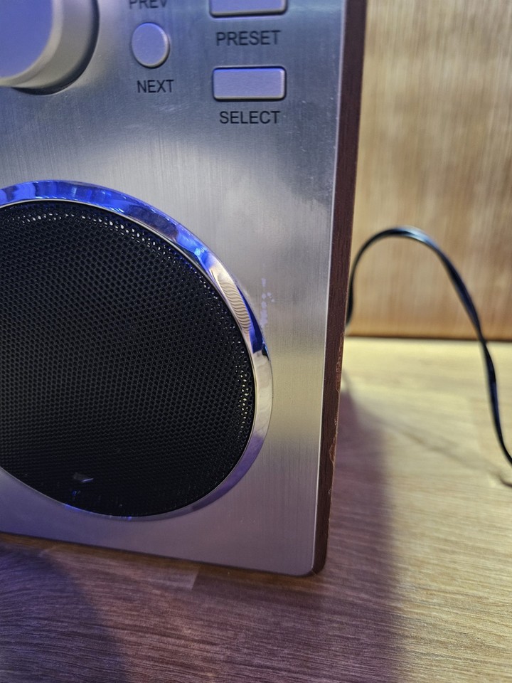 Logik LBDAB14 DAB/FM Digital Radio Alarm Clock - Retro Wood & Silver ...