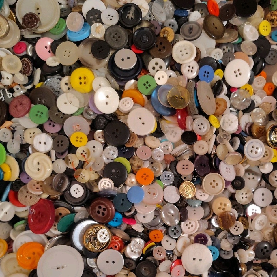 Buttons Bonanza Lot of 200 Randomly Selected From Multiple Collections ...
