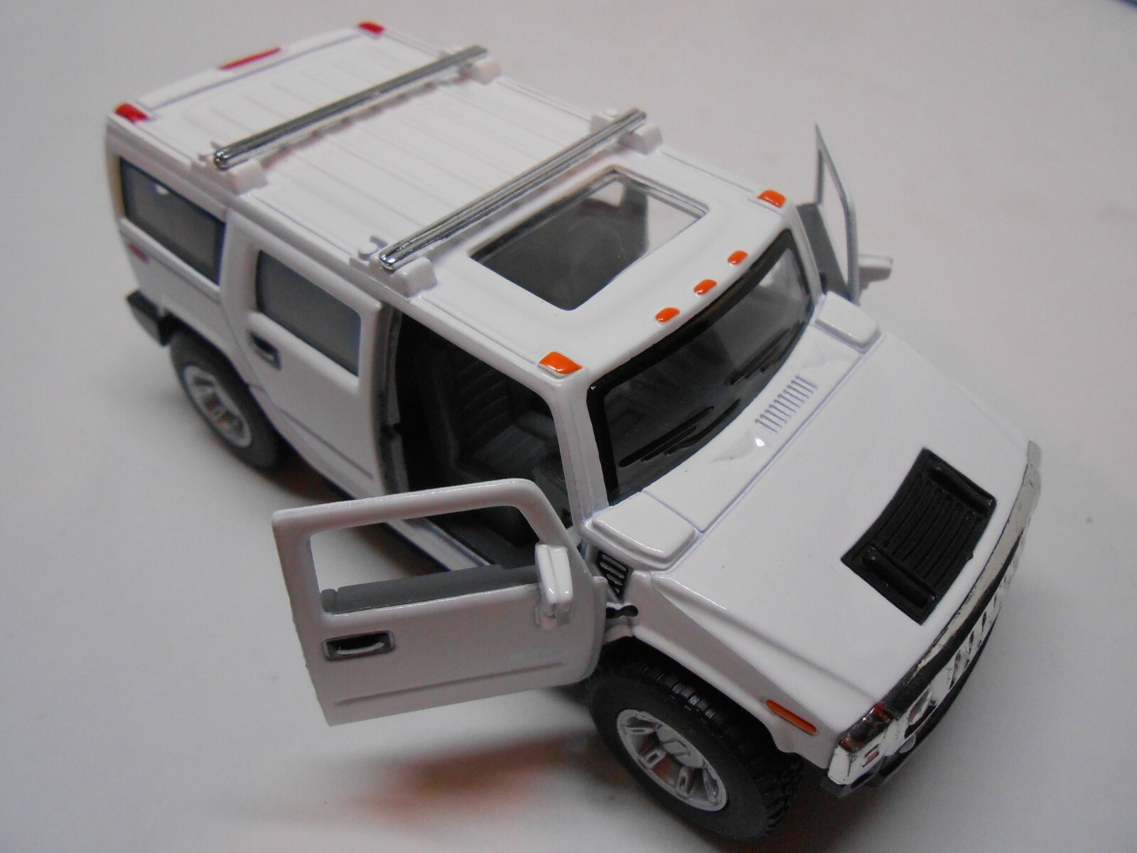 TOY CAR HUMMER H2 SUV 4x4 WHITE MODEL BOY GIRL DAD MOM BIRTHDAY PRESENT ...