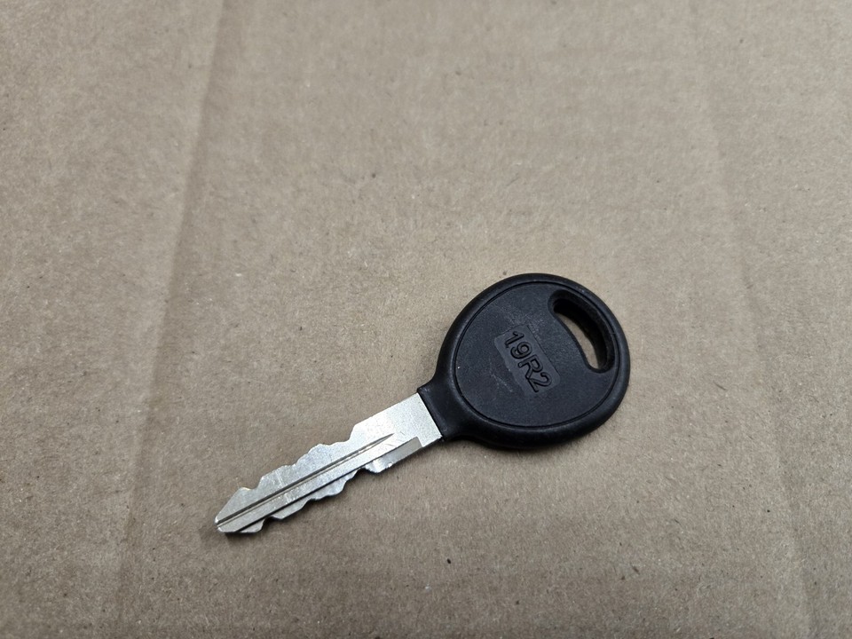 Dodge Chrysler Jeep Aftermarket Axxess Black & Chrome Ignition Door Key ...