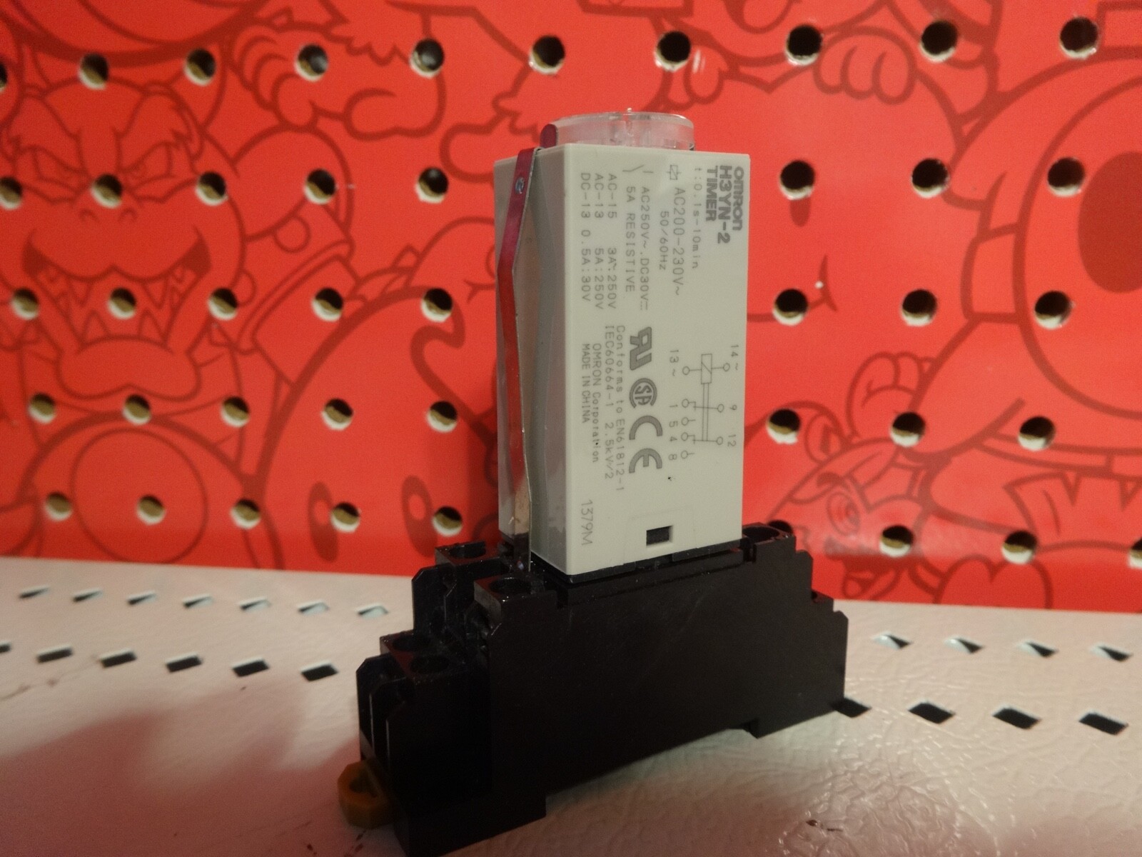 OMRON RELAY 1s-10min Timer H3YN-2 200-230 V AC w/ 8 pin socket base ...