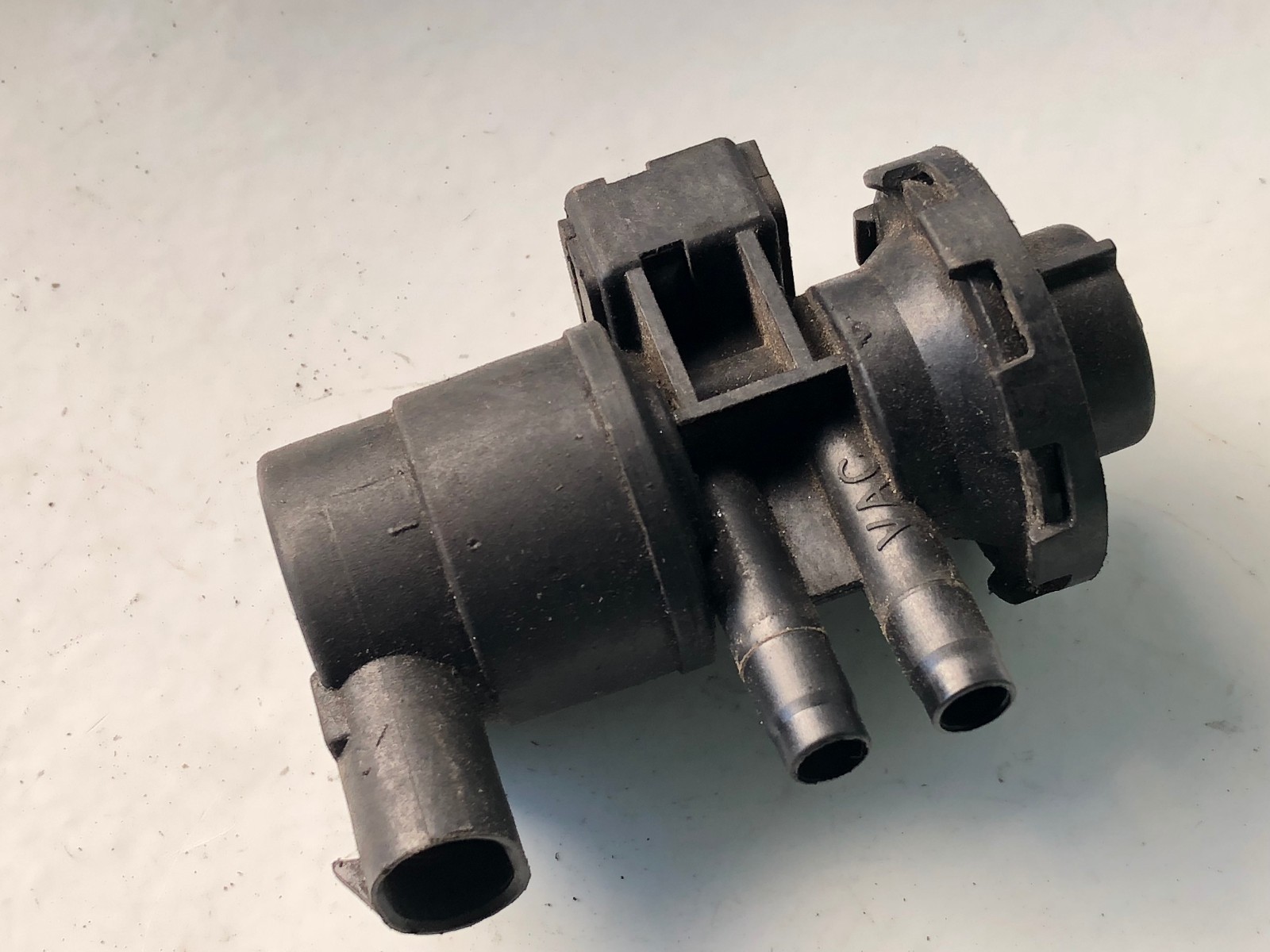 1999 - 2004 Jeep Grand Cherokee Solenoid Purge Control Valve Unit P ...