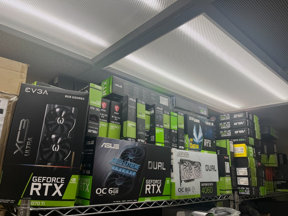 Lot over 100 Graphic card emty box only - Asus, GTX RTX EVGA Zotac MSI ...