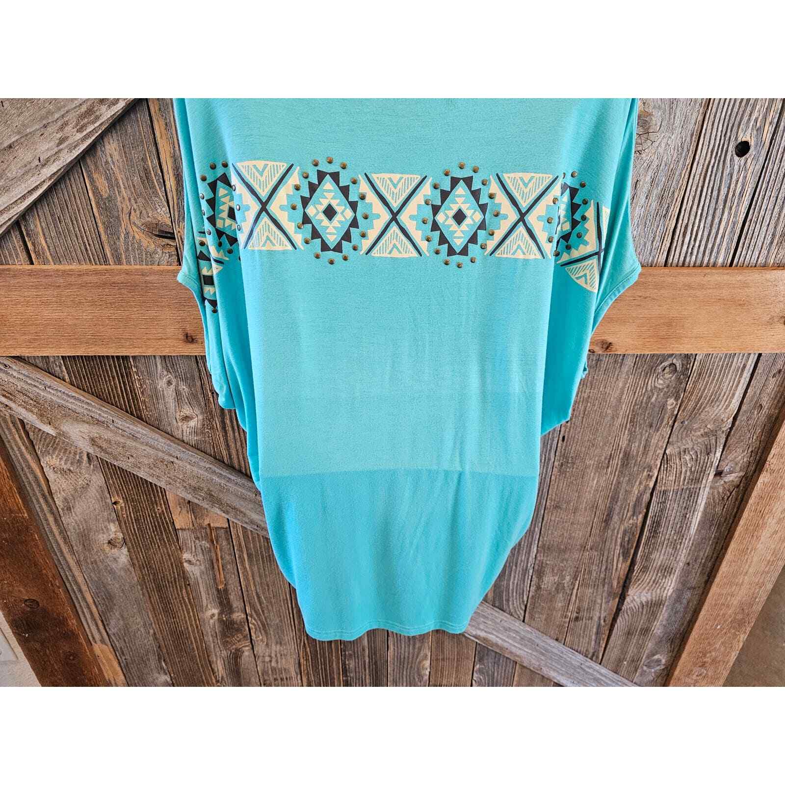 Cowgirl tuff Aztec design batwing soft stretch short … - Gem