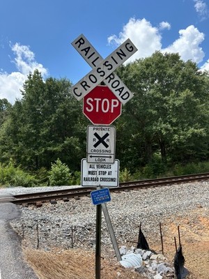 N Scale - Private Railroad Crossing Sign Set - 2 Pack | eBay