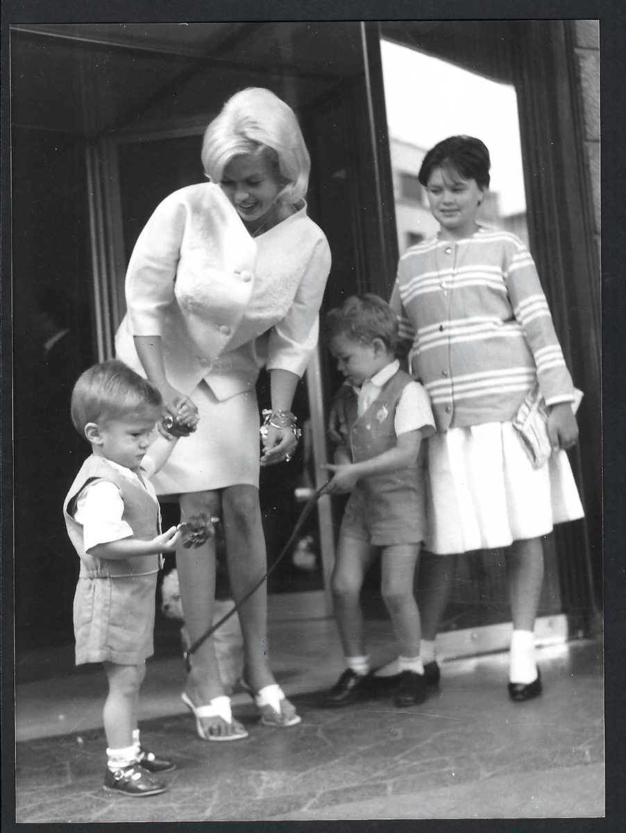 Jayne Mansfield And Kids