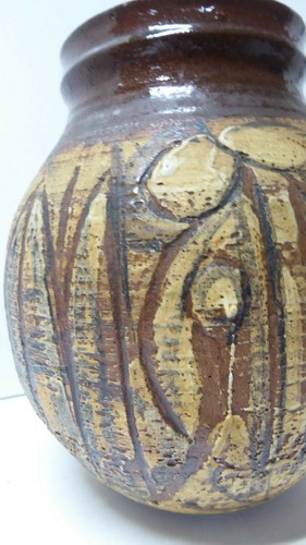 VINTAGE BARRY SINGLETON SGRAFFITO VASE SIGNED SINGA 72 AUSTRALIAN ...