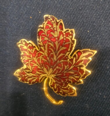 MMA Metropolitan Museum of Art Gold Tone Red Enamel Maple Leaf Pin ...