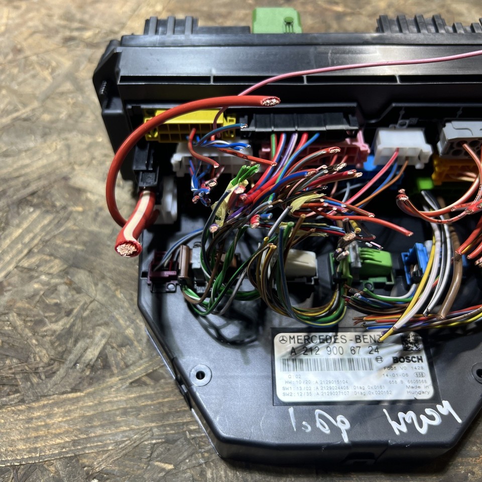 12-15 Mercedes W204 C250 C350 C63 AMG Front SAM Module Relay Fuse Box ...