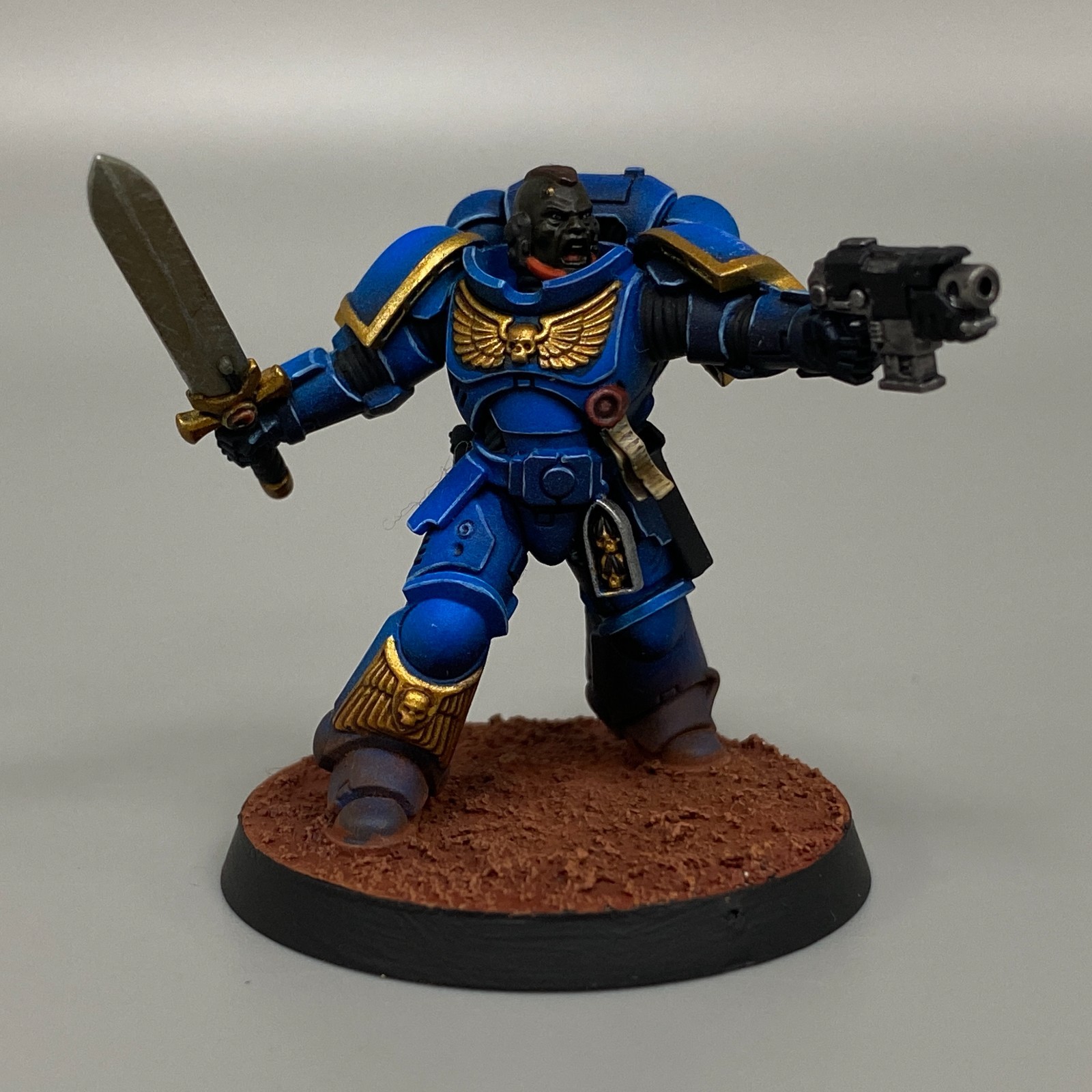 1 PAINTED PRIMARIS LIEUTENANT WARHAMMER 40K SPACE MARINES ULTRAMARINES ...