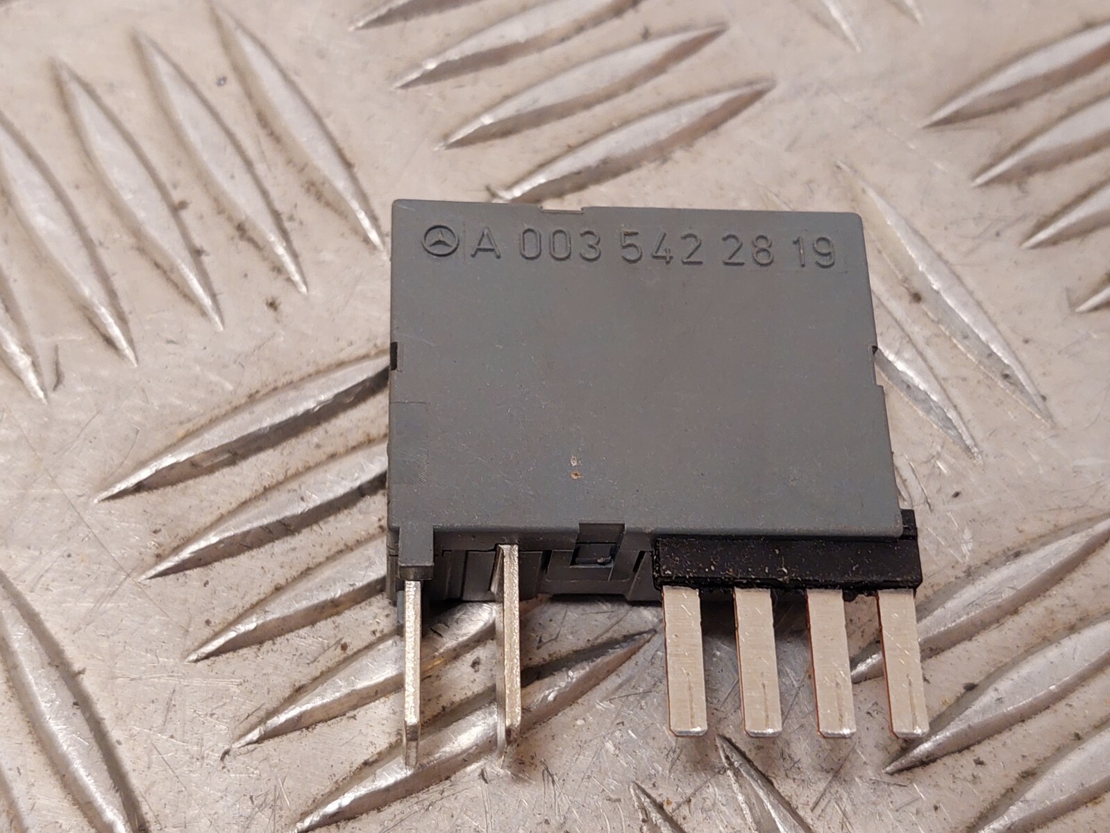 V15 MERCEDES-BENZ Gla X156 Batteria Spegnimento Relè A0035422819 Nuovo ...