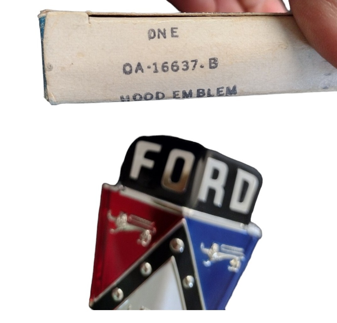 Ford Vintage Hood Emblem & Original Box w 3 Lions Unused OA 16637 B ...