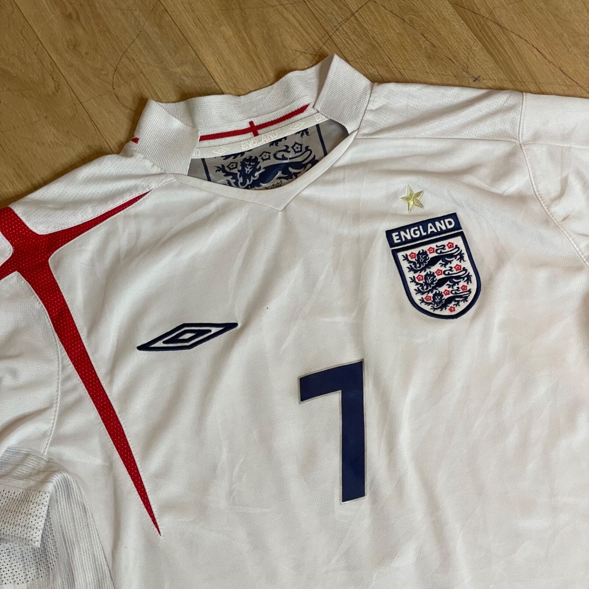 VINTAGE ENGLAND 2005/2006 #7 DAVID BECKHAM FOOTBALL JERSEY VINTAGE ENGLAND 2005/2006 #7 DAVID BECKHAM FOOTBALL JERSEY