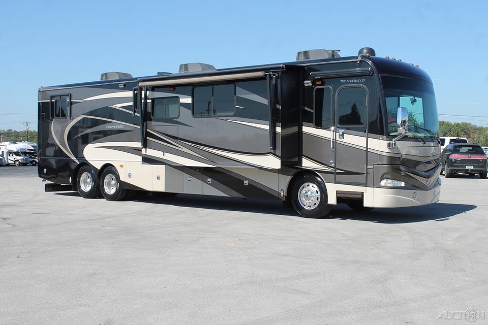 13 Fleetwood Providence 42P Diesel Coach Motorhome RV Class A 3 Slides ...