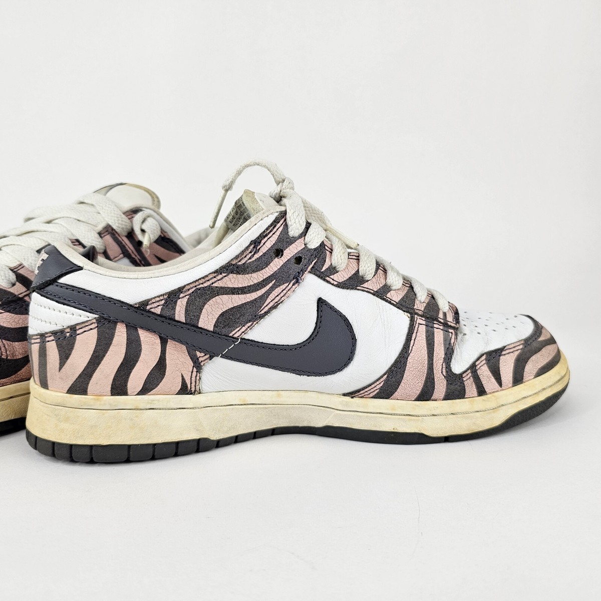 Nike Dunk Low Daktari Woman Vintage Pink Zebra 307380 Size 9 Nike Dunk Low Daktari Woman Vintage Pink Zebra 307380 Size 9