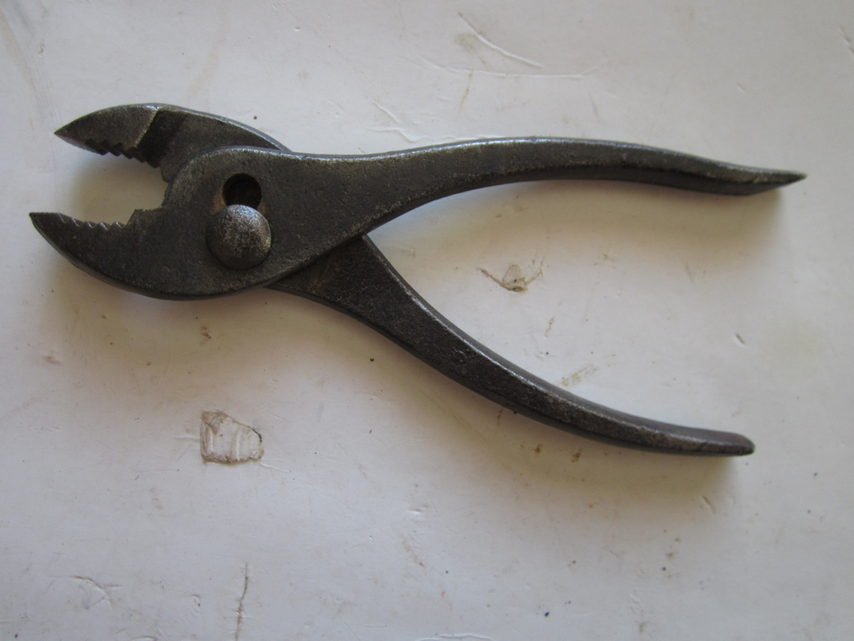 MODEL A FORD STYLE TOOL KIT WITH NEW TOOL BAG SIX TOOLS ,TIRE IRON ...