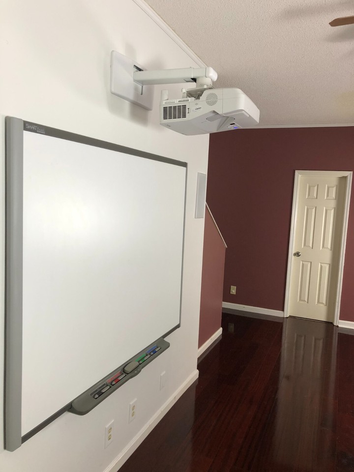 SMART Board SB680 77" Interactive Whiteboard In Great Condition With ...