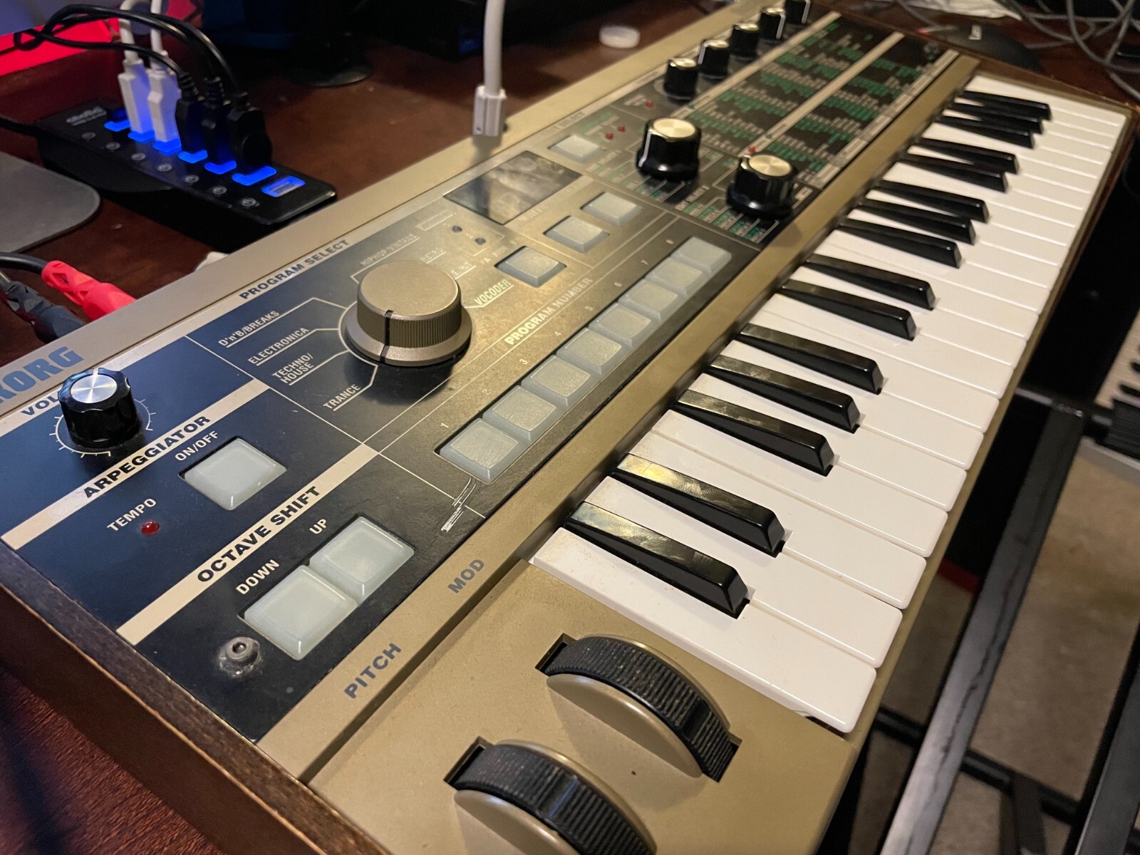 Korg MICROKORG 37 Keys Analog Modeling Synthesizer/Vocoder (Brown) | eBay