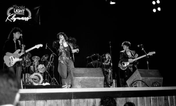 Robbin Grider and Joyce 'Fenderella' Irby etc of Klymaxx 1987 OLD MUSIC ...