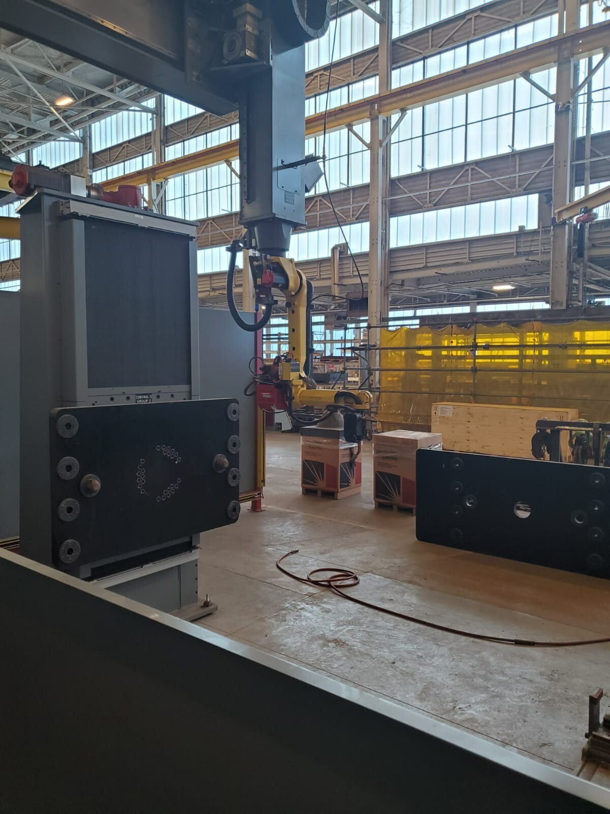 FANUC Robot ArcMate 120iC Welding Robot, R30iB 40m Dual Gantry ...