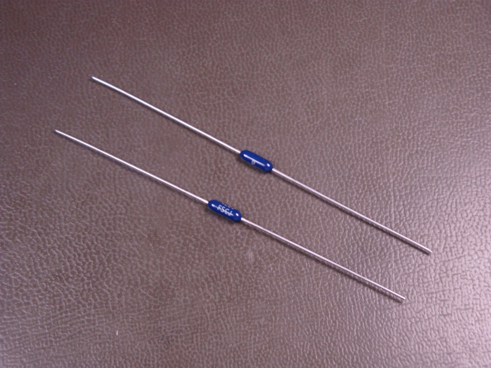 Lot of 2 RNC55H4220FS Vishay Metal Film Resistor 422 Ohm 125mW 1/8W 1% ...