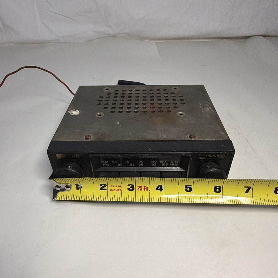 Realistic Universal AM/FM Car Radio Vintage In Dash Model 12-1355 ...