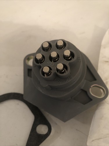 GENUINE MACK 7 WAY RECEPTACLE 2 HOLE MOUNT 8498-16724 WATERPROOF SOCKET ...