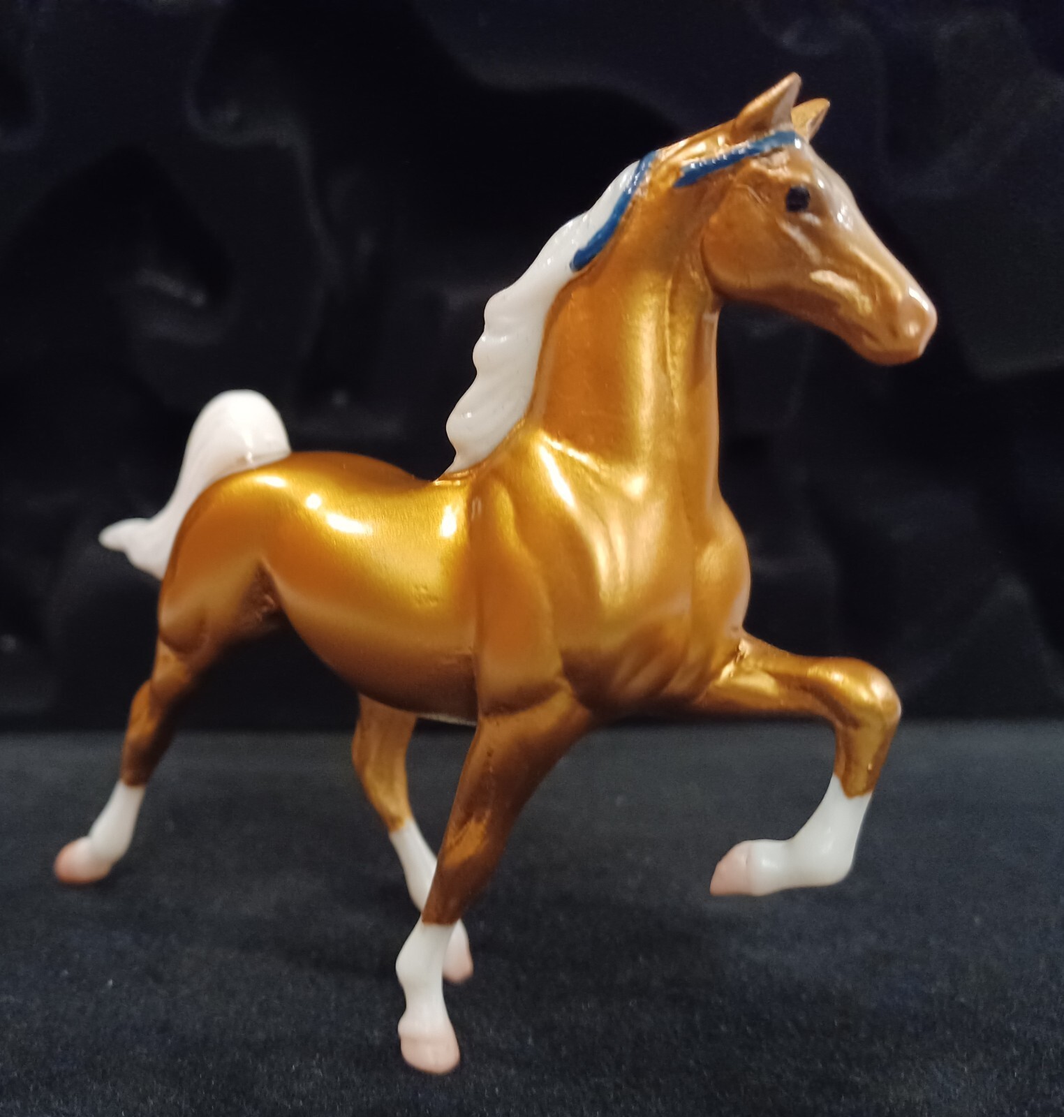 Mint Breyer Ltd Edition 1500 Gold Charm G1 Saddlebred horse model | eBay