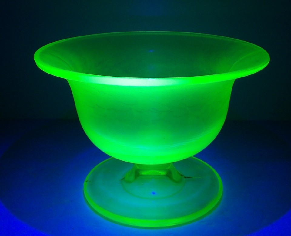 STUNNING VINTAGE YELLOW/VASELINE/URANIUM STRETCH GLASS 5 1/2" FOOTED ...