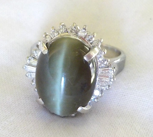 Platinum 5.0ct Cats Eye Nephrite 0.47ct Diamond Halo Ring - 9.80 gms ...