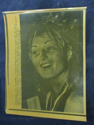 1981 Allison Roe Boston Marathon winner laurel wreath Vintage Wire ...