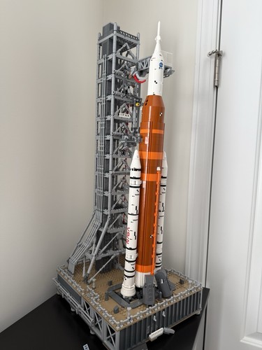 Lego NASA: ARTEMIS SPACE LAUNCH SYSTEM 10341, Manual, Built once and re ...