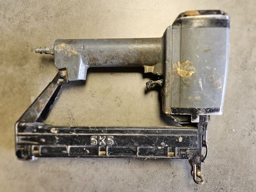 SENCO SKS 1/4" CROWN AIR POWERED STAPLE GUN, 3/4" TO 1-1/2" LENGTH ...