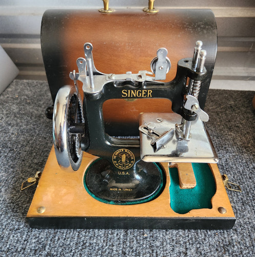 Singer K20 Child's Sewing Machine 3rd Model Replica Turkey Case and ...
